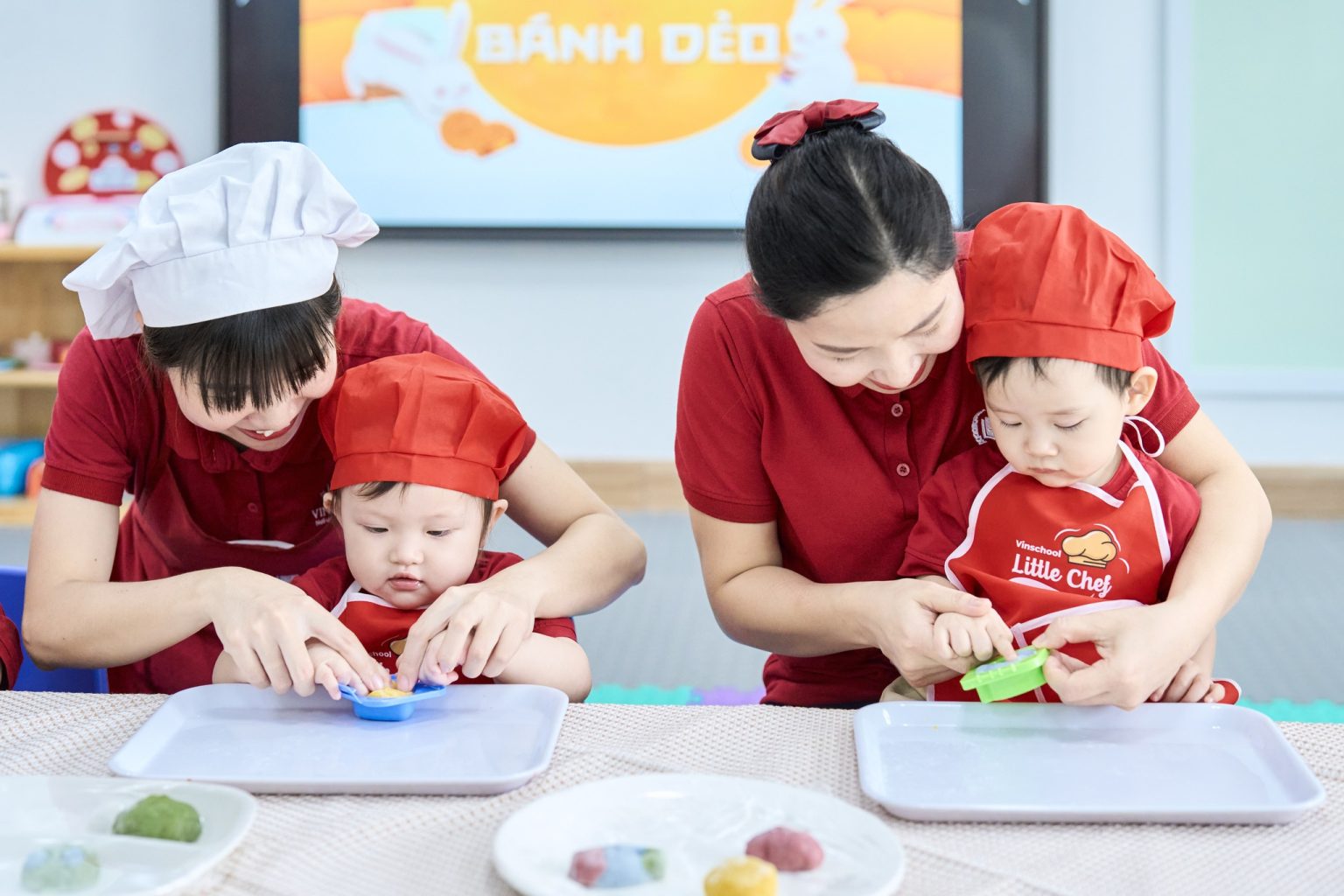 LUNA KIDS MAKING MOONCAKES FOR MID-AUTUMN FESTIVAL - Vinschool